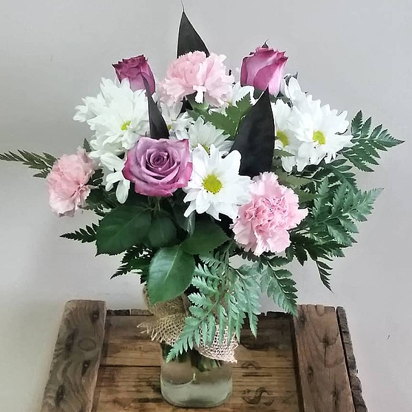 Pretty Posy and Vase :: Hanging Basket Florist Rockingham